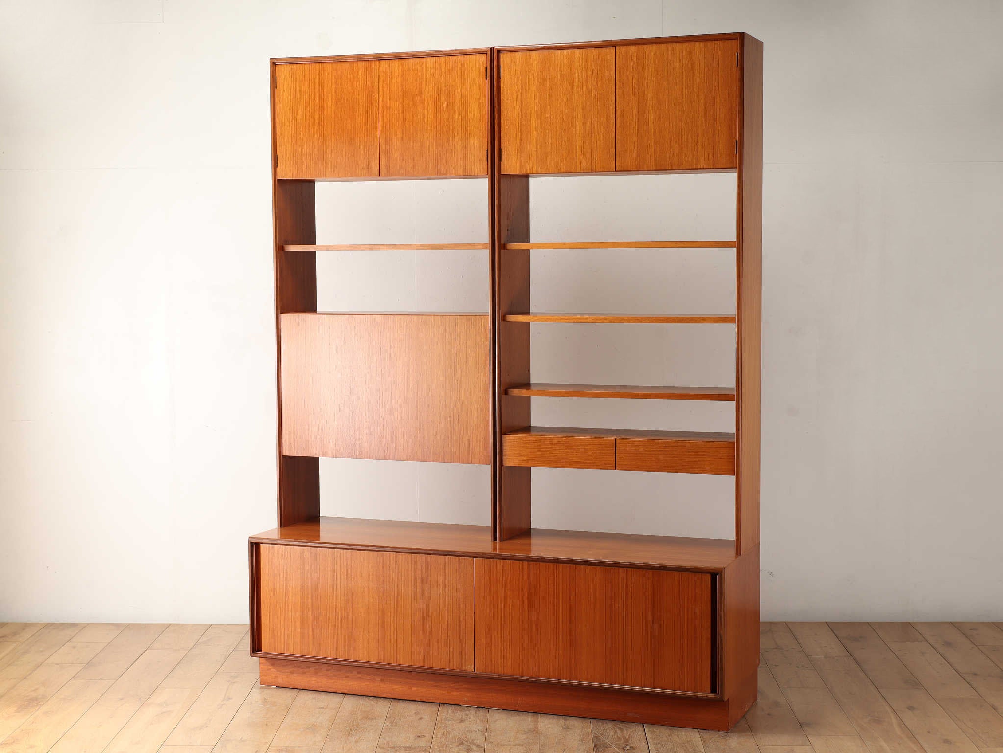 G-PLAN ユニットシェルフ | ロイズ・アンティークス | ヨーロッパのアンティーク/ヴィンテージ家具