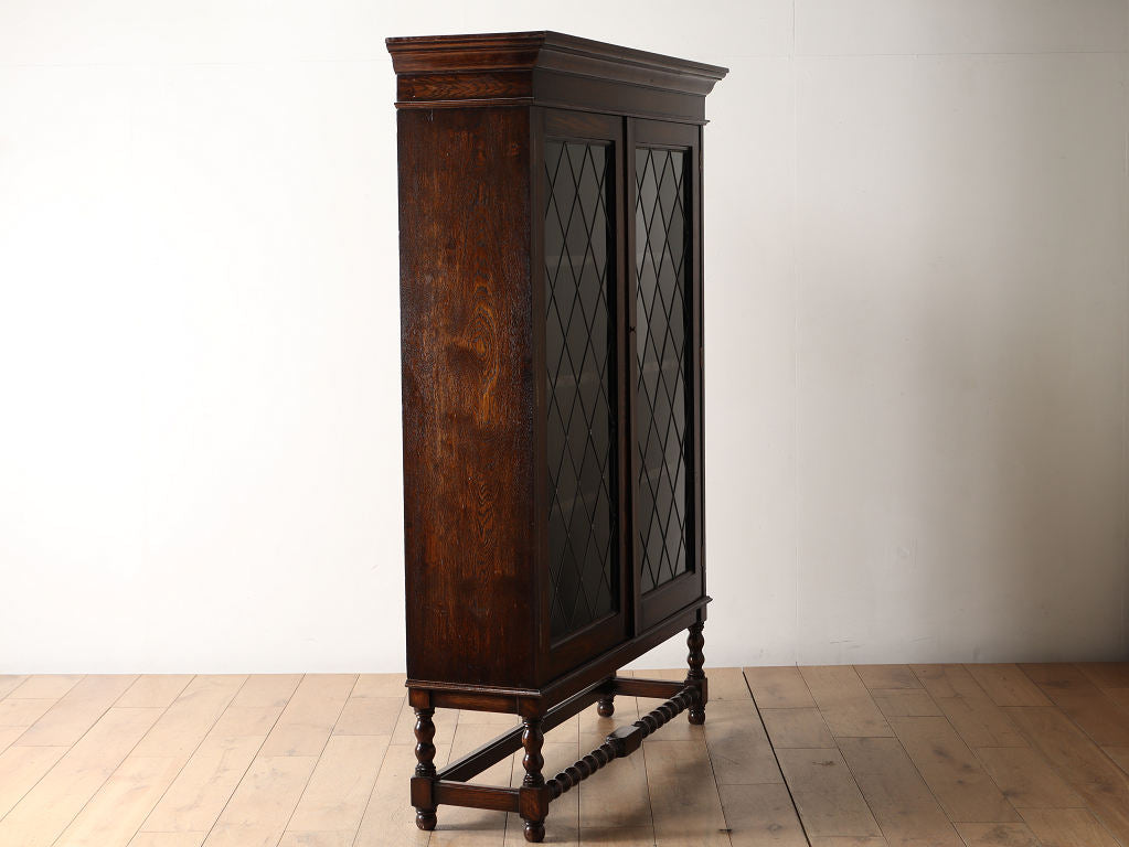 リーデッドグラスブックケース | ロイズ・アンティークス | ヨーロッパのアンティーク/ヴィンテージ家具